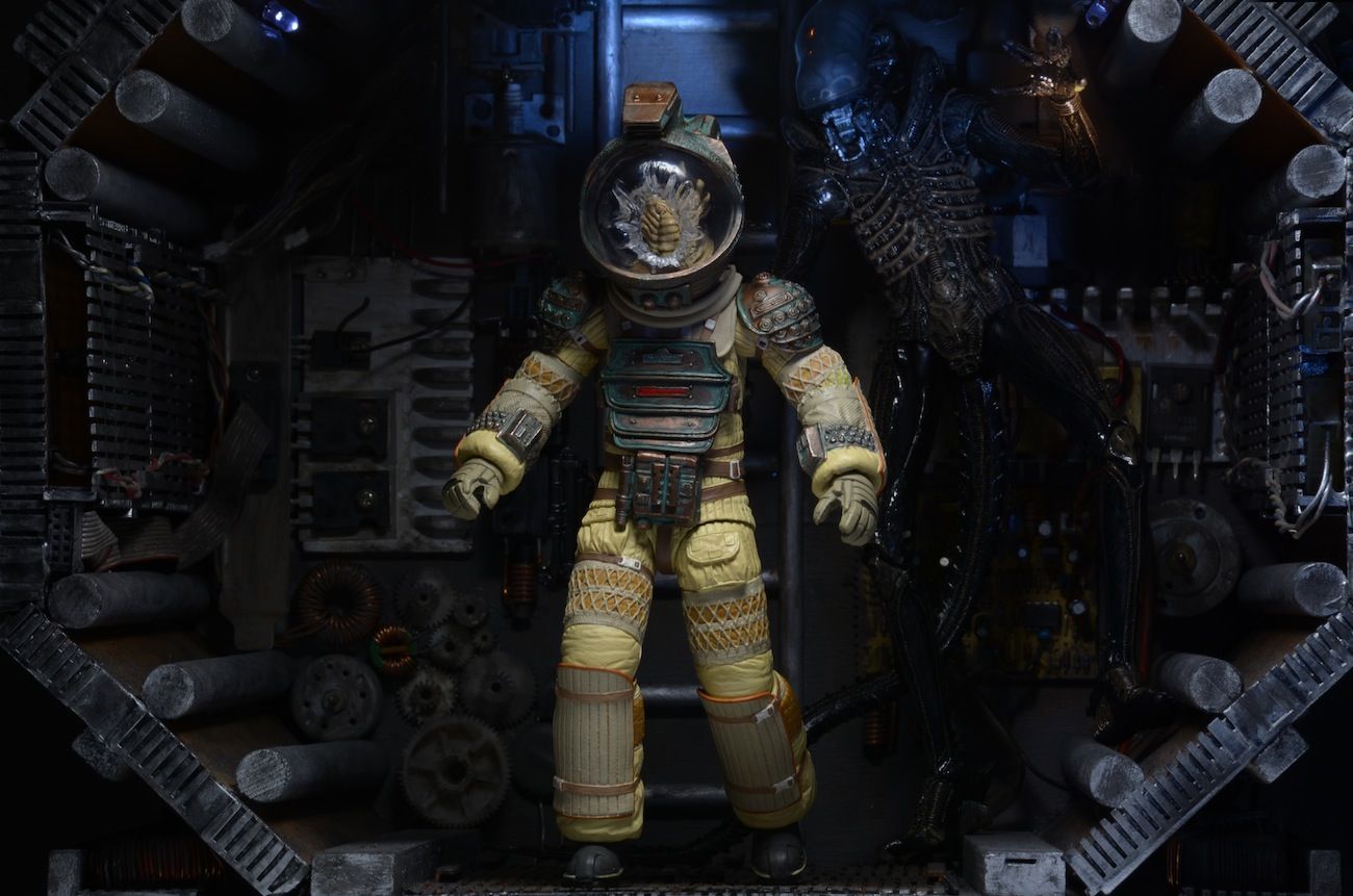 5 Out Of This World Alien Collectibles From The Classic 1979 Sci-Fi ...